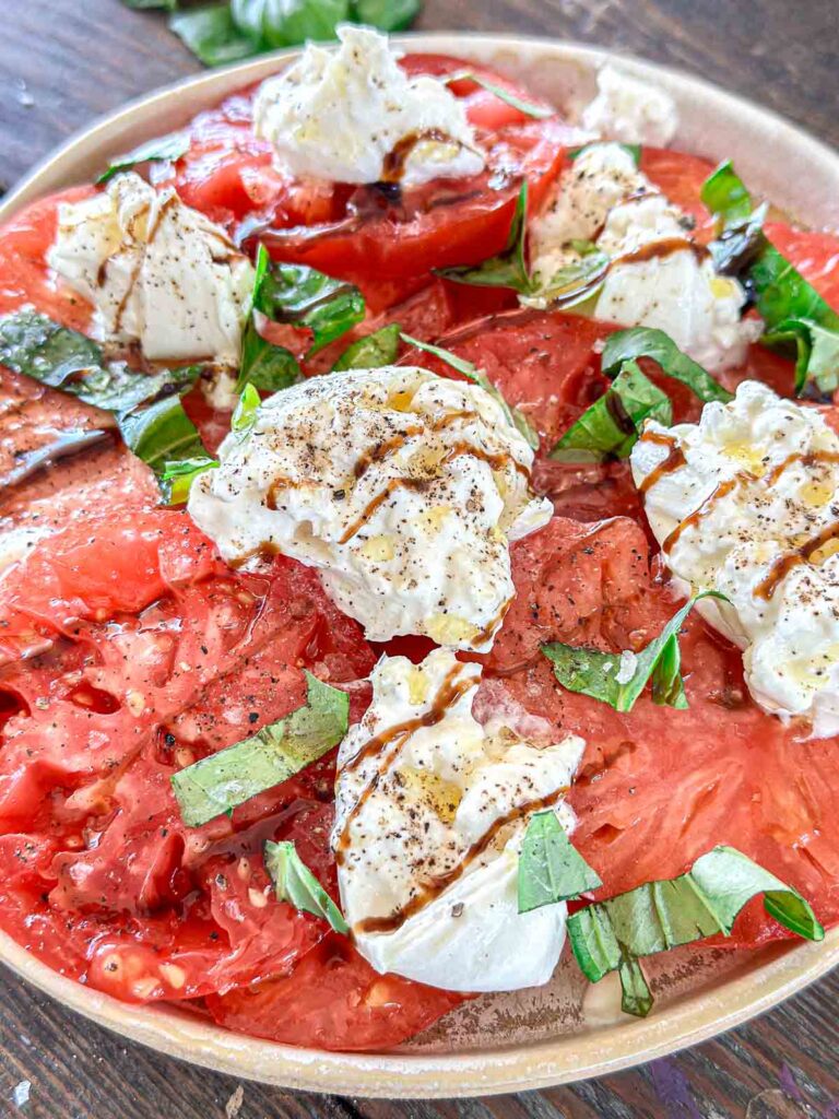 Creamy Burrata Cheese Caprese Salad (With Heirloom Tomatoes) - Simple ...